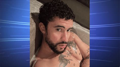 Bad Bunny Enciende Las Redes Al Dejarse Ver Desnudo Mientras Se Ba A