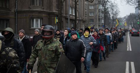 G1 Oposição ucraniana anuncia desocupação da prefeitura de Kiev