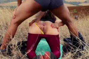 Holka Si Na Poli D An L Se Zem D Lcem Pvideo Cz