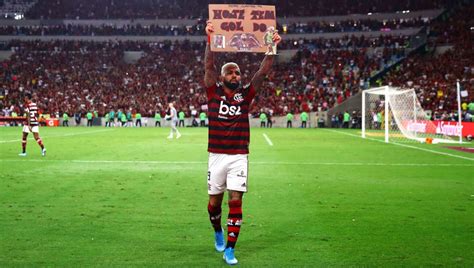 Jornal italiano dedica página a Gabigol e reacende discussão sobre