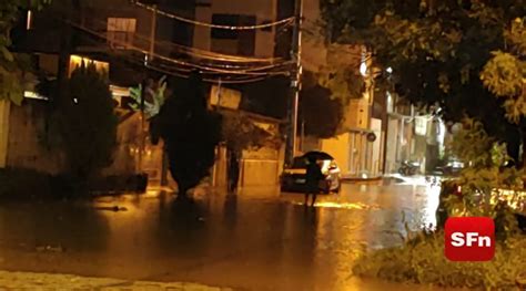 Vídeo chuva provoca pontos de alagamentos em São Fidélis nesta terça