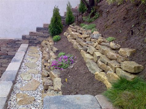Wunderschöne Gartengestaltung Am Hang Mit Steinen 30 Inspiration von