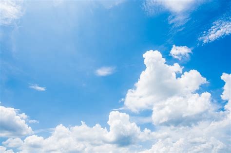 Cielo Azul Y Nubes Hermosas Foto Premium