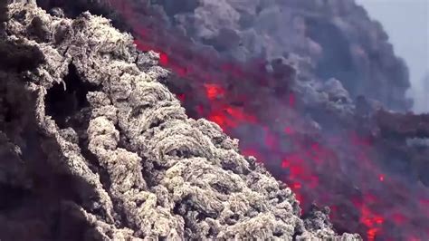 Sizzling Lava Flows Out From Italy S Mount Etna Youtube