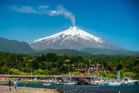 Por qué está en alerta amarilla el volcán Villarrica según un experto