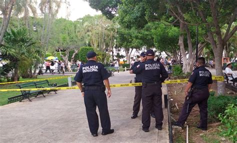Apu Alan A Un Hombre En La Plaza Grande De M Rida Noticias De Yucat N