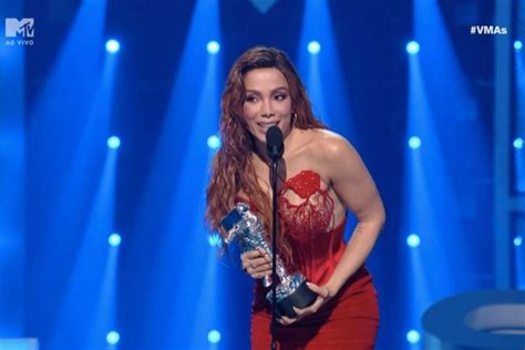 Anitta leva prêmio de clipe de música latina no VMA
