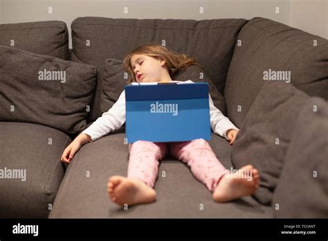 Snoring child Fotos und Bildmaterial in hoher Auflösung Alamy