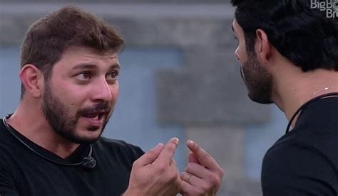 BBB21 Rodolffo intervém em barraco de Lumena e Caio e parte para cima