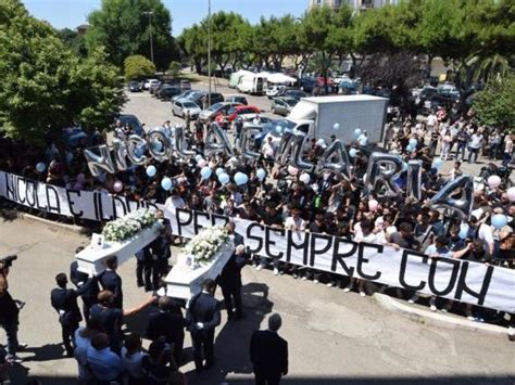 L Addio A Nicola E Ilaria I Due 19enni Morti In Un Incidente Stradale