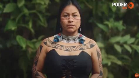Indígenas cantam Hino Nacional para celebrar o Dia da Amazônia