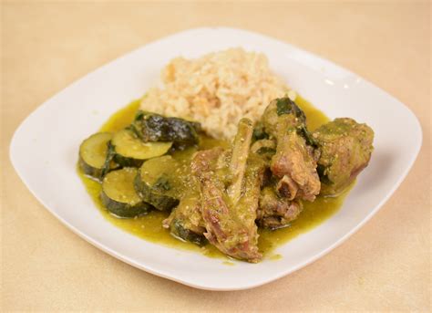 Costillas De Cerdo En Salsa Verde Con Calabacitas