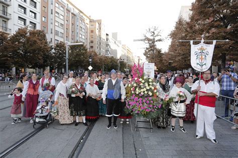 Fotos De Los Grupos De La Ofrenda De Flores A La Virgen Del Pilar