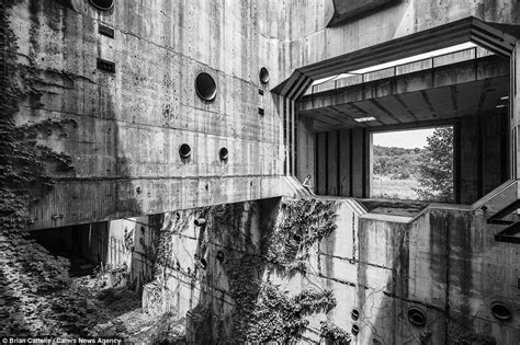Brian Cattelle Photographs Naked Models In Abandoned Buildings Daily