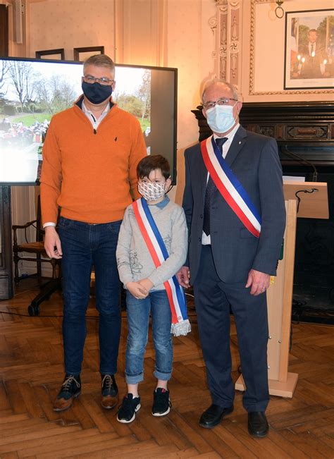 Cérémonie dinvestiture du Conseil Municipal des Jeunes Mairie de