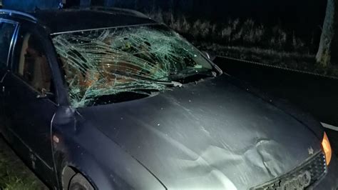 Kieruj Cy Osobowym Audi Zderzy Si Z Osiem