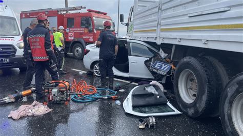 Anadolu Otoyolu Sakarya geçişinde otomobil yağmur sebebiyle