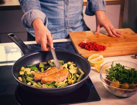 Cómo eliminar el olor a pescado de la casa cuando cocinas