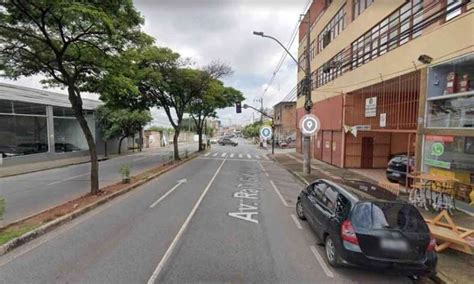 Colisão entre carro e moto deixa uma pessoa ferida em BH motorista