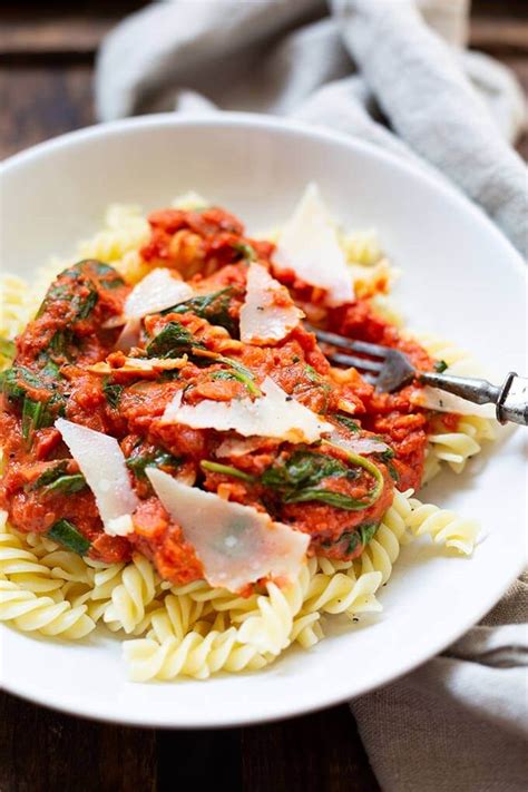 Spaghetti mit Lachs und Tomaten Frischkäse Sauce Kochkarussell