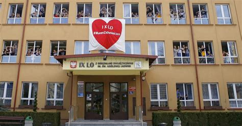 Uczniowie IX LO w Rzeszowie stoją murem za Owsiakiem Wiadomości