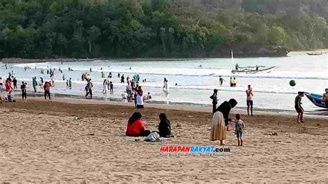 Pantai Pangandaran Semakin Ramai Setiap Sore Dipenuhi Wisatawan