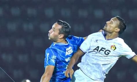Hasil Babak Pertama Persik Kediri Vs Persib Bandung Diwarnai Kartu