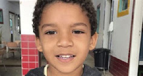 Menino De Anos Morre Ap S Cair De Trator E Bater A Cabe A Em M Quina