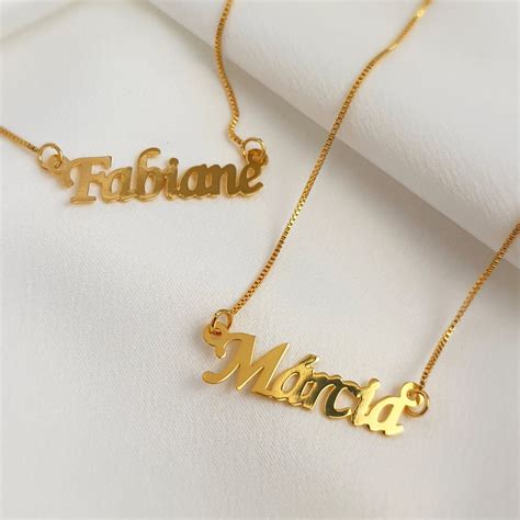 Colar 1 Nome Personalizado 2 Bonecos Folheadas A Ouro 18k
