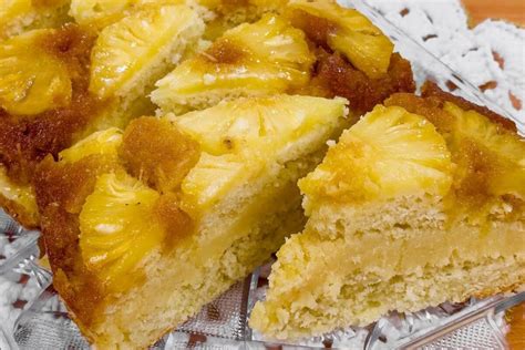Bolo de abacaxi pedaços da fruta que fica ainda mais gostoso