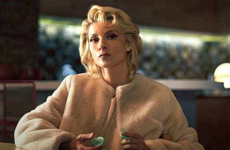 Nuevas imágenes y tráiler de la Sagrada Familia de Najwa Nimri en Netflix