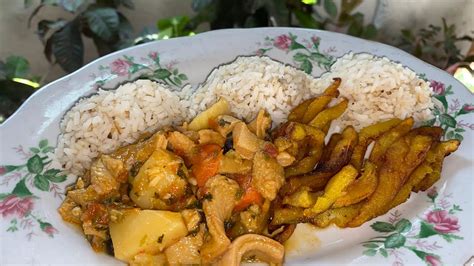 Mondongo guisado con arroz de coco y plátano en tirita mondongo