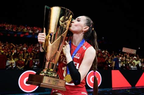 Ve Fenerbahçe de tarihi karar açıklandı Bir heykel de Eda Erdem e