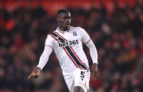 Tuanzebe riparte dalla Championship ecco dove giocherà l ex Napoli e