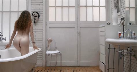 Naked Cosima Bevernaege in Pèle Mêle