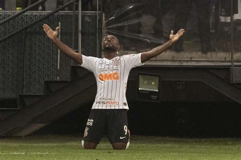 gol de Vagner Love Corinthians vence CSA em casa Mais Goiás