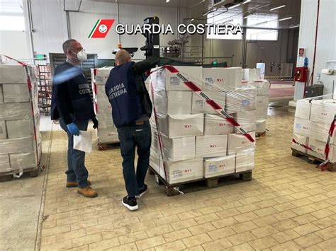 Operazione Della Guardia Costiera Nel Mar Tirreno Per Combattere La