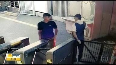 Bom Dia Pe Jovem Filmado Roubando Arma De Vigilante No Metro Preso