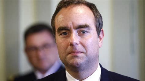 Israël Sébastien Lecornu assure que personne ne veut désarmer le pays