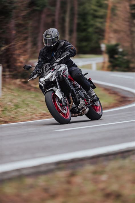 Kawasaki Z900 2023 Mid Naked Vergleichstest