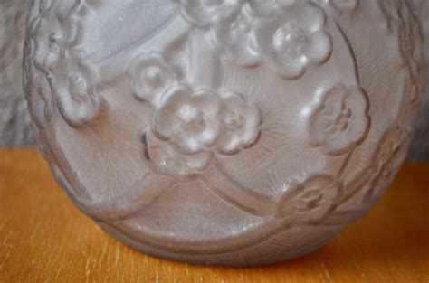 Vase boule en verre pressé moulé L atelier Belle Lurette Rénovation