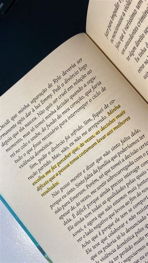 É assim que começa Frases marcantes de livros Citações colleen
