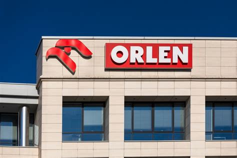Orlen sfinalizował przejęcie w Austrii Ma 267 nowych stacji Biznes w