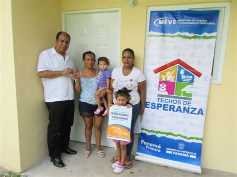 Más de 300 familias veragüenses reciben llaves de su vivienda