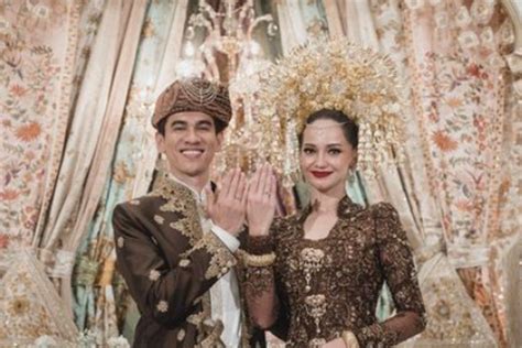 Profil Dan Biodata Molen Kasetra Diplomat Muda Yang Menikahi Enzy