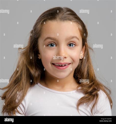 Belle blonde petite fille riant Banque de photographies et dimages à