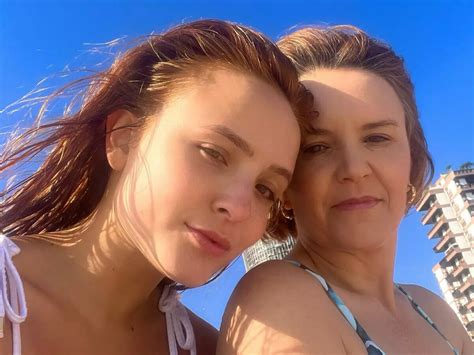 Mãe de Larissa Manoela quebra silêncio após rompimento a filha