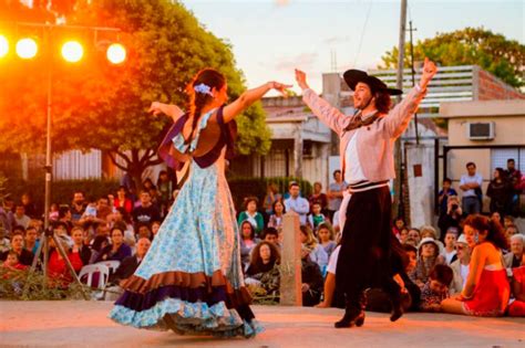 22 de agosto Día Internacional del Folklore y Día del Folklore Argentino