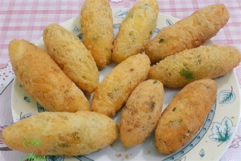 Bolinho de mandioca recheio de carne moída uma delícia bem fácil de