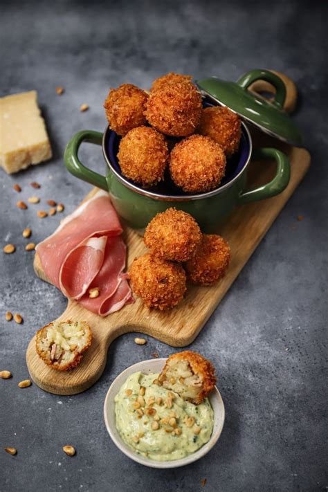 Receita De Bolinho De Aipim Assado Ou Frito Tipos Diferentes Para